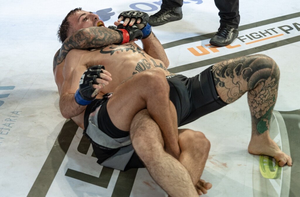 Vinicius Pires submits Lionel Abojer to capture the LFA Bantamweight ...